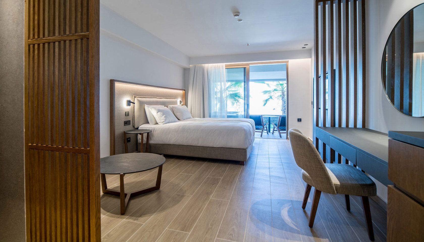 Dazzling Blue, Outdoor Hot Tub Luxury Room, Crete | Akasha