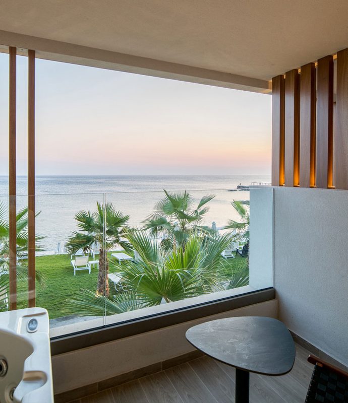 Dazzling Blue, Outdoor Hot Tub Luxury Room, Crete | Akasha