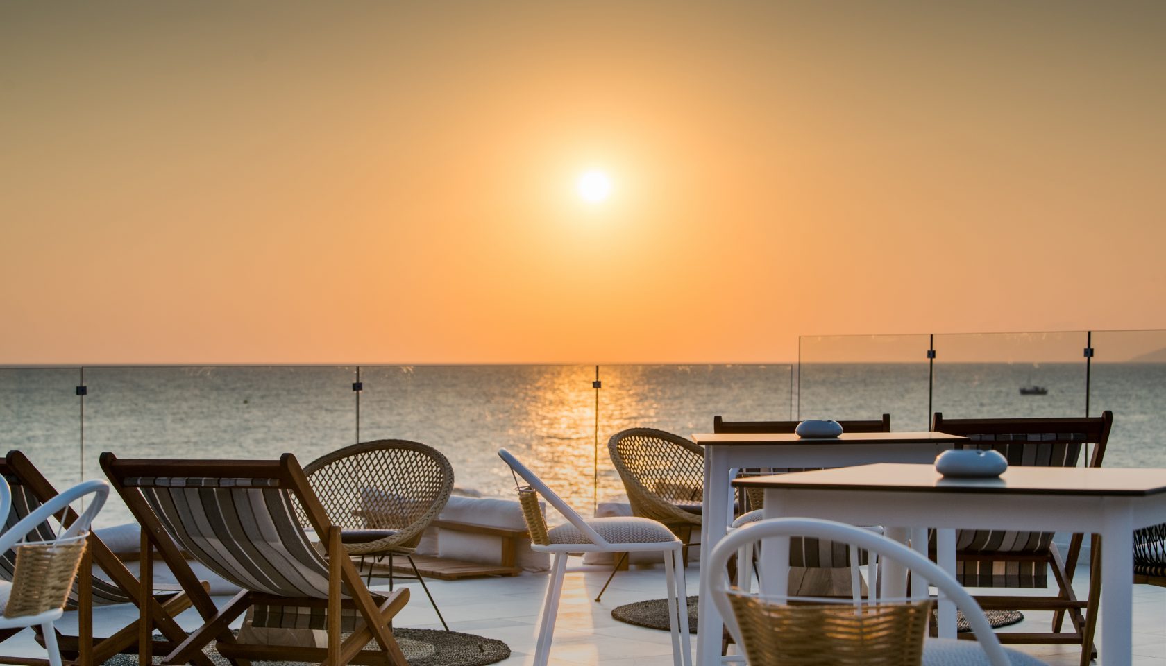 Pool Bar Lounge, Hersonissos | Akasha Beach Hotel & Spa